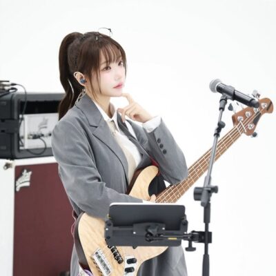 Magenta | Lee Ah-hee (이아희) – The Bassist of QWER - Biography